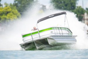 Tritoon vs Pontoon: The Buyer’s Complete Comparison Guide - Lakefront ...