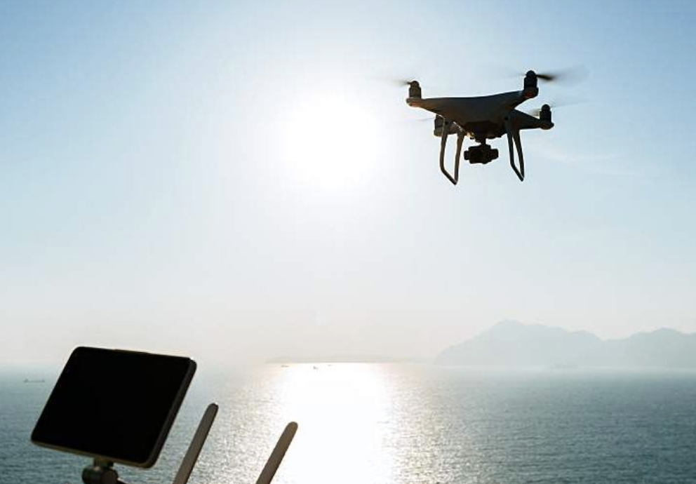 Using lake drones to Capture The Lakefront Lifestyle